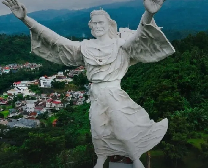 Punya Arti Spritual, Fakta di Balik Bagunan Monumen Yesus Memberkati ...