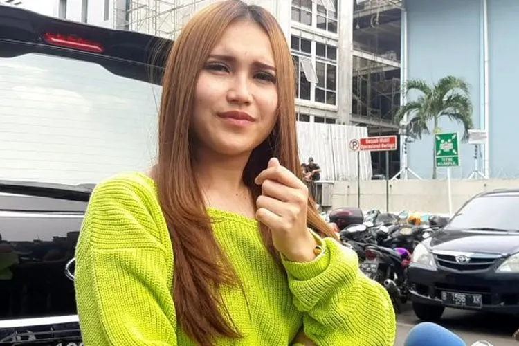 Benarkan Kabar Dirinya Batal Nikah, Ayu Ting Ting Pasrah Belum Berjodoh ...
