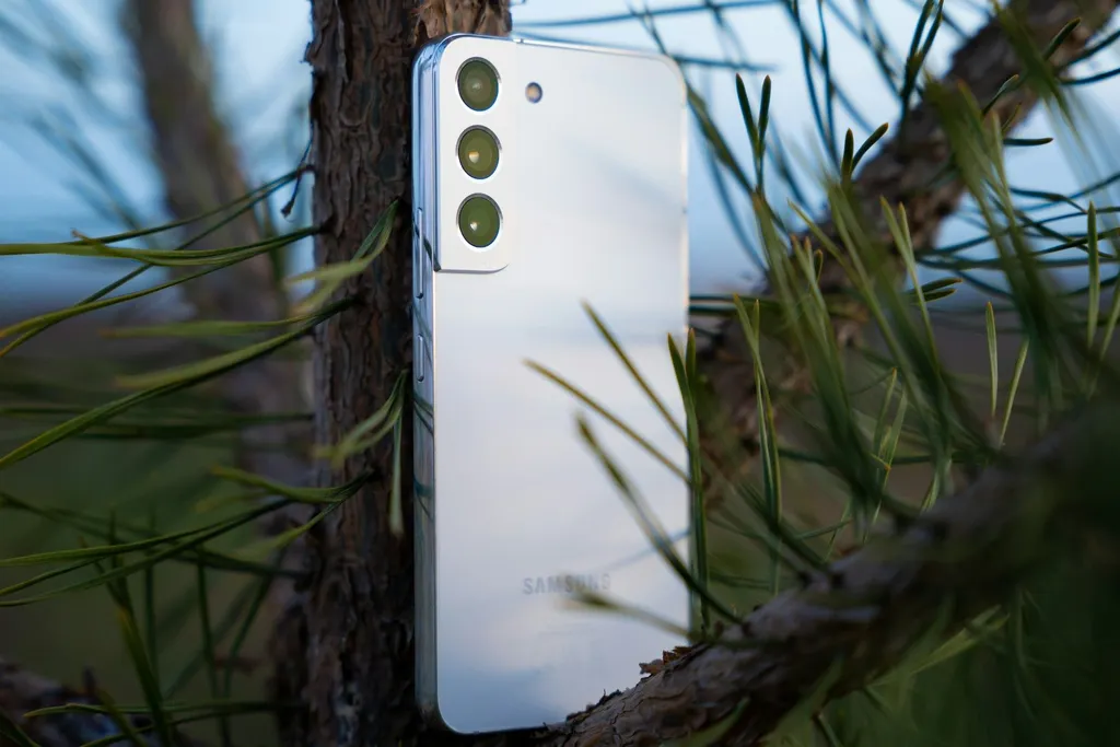 7 HP RAM 12GB Terbaik 2025 dengan Performa Kencang, Layar AMOLED, dan ...